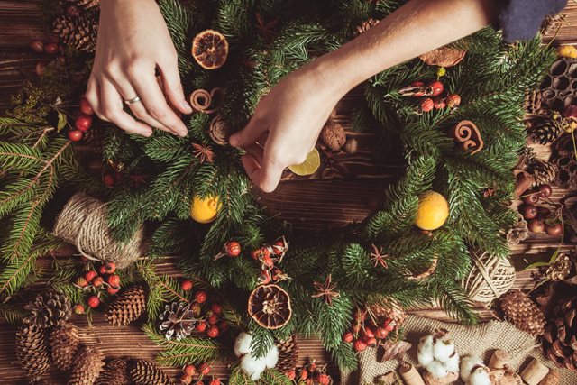 Make your own Christmas wreath